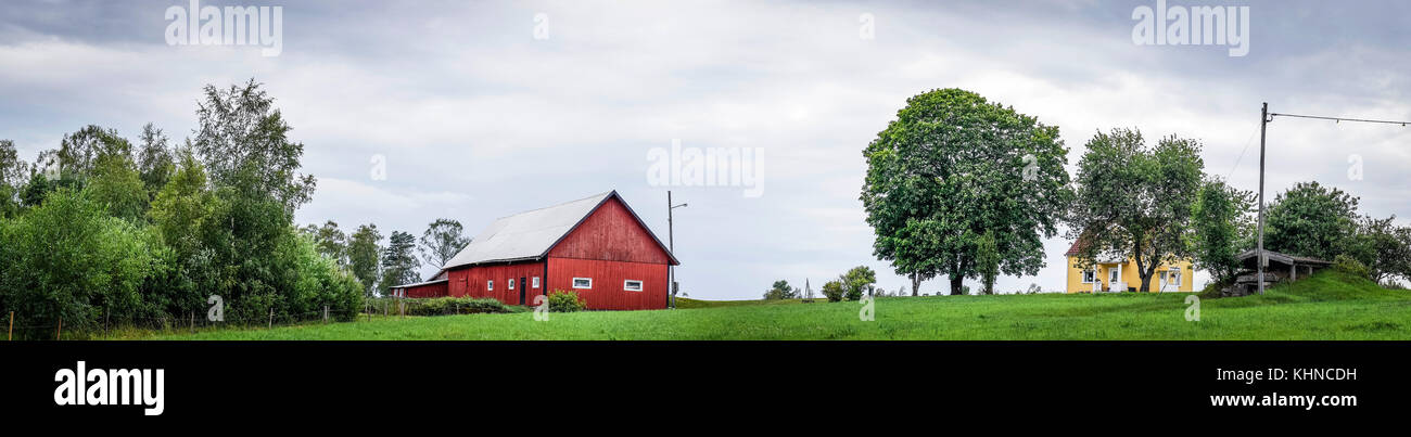 Classic red barn hi-res stock photography and images - Alamy