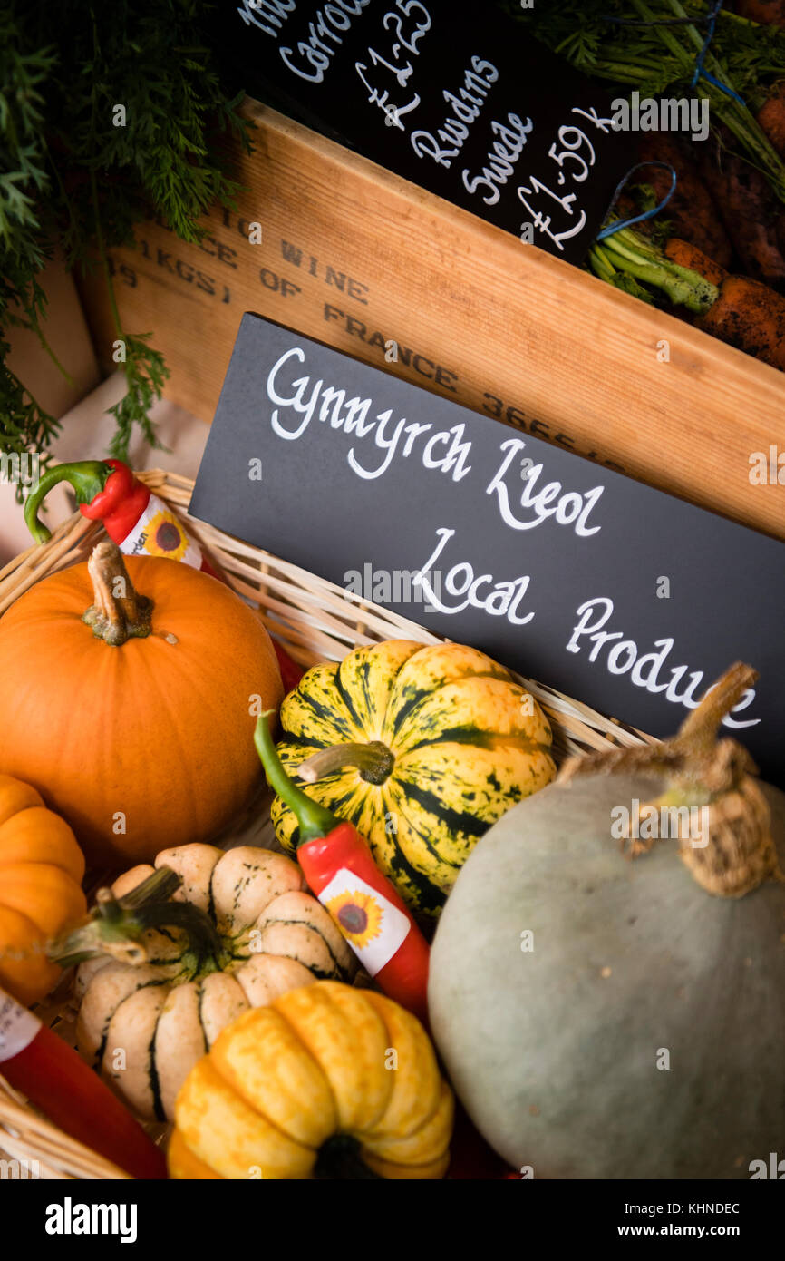 Bilingual labels hi-res stock photography and images - Alamy