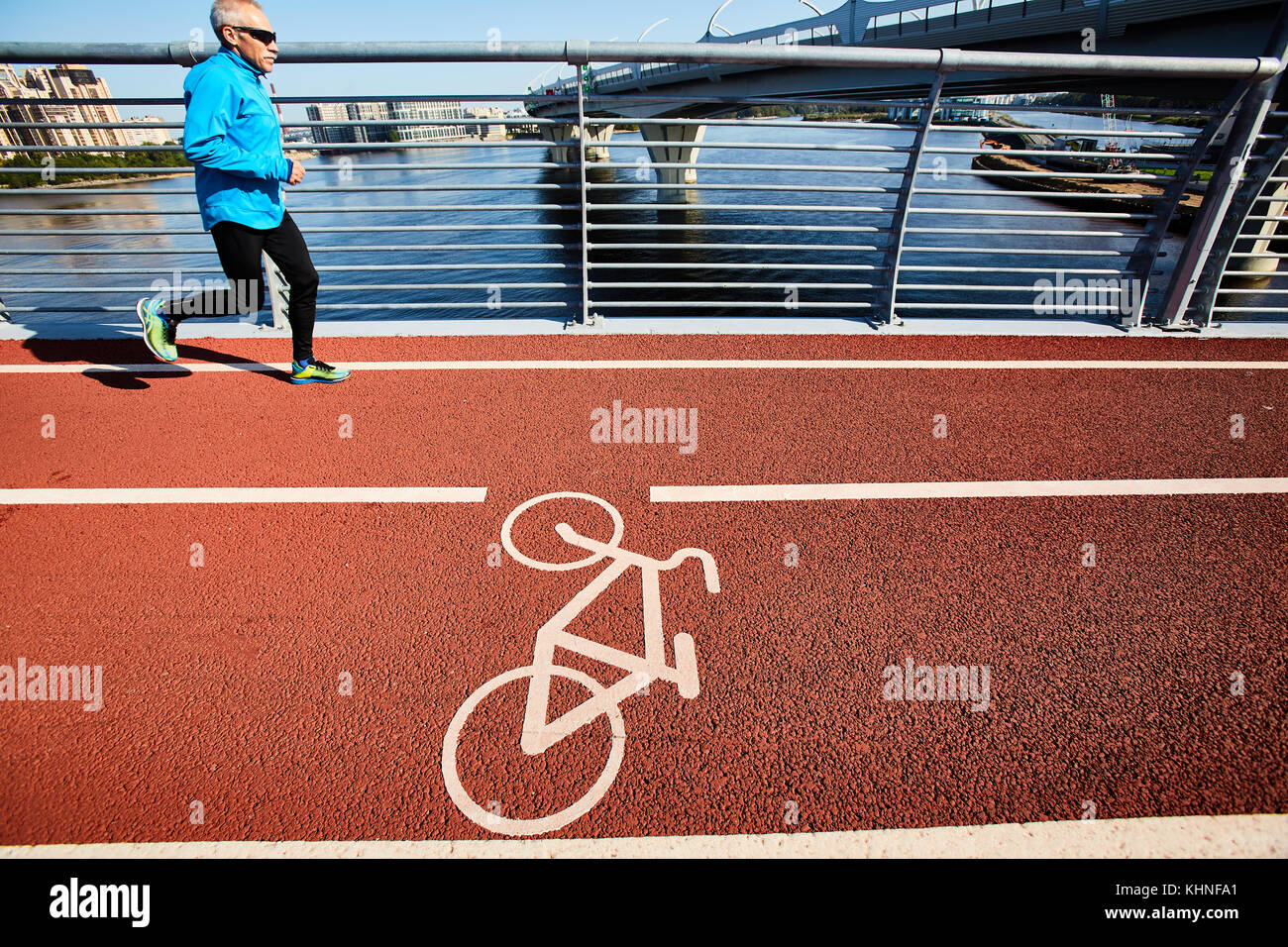 Riverside Roadway High Resolution Stock Photography and Images - Alamy