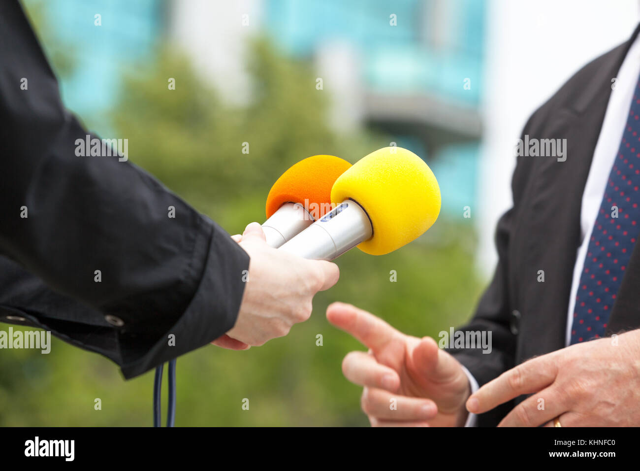 Interviewer mic hi-res stock photography and images - Alamy