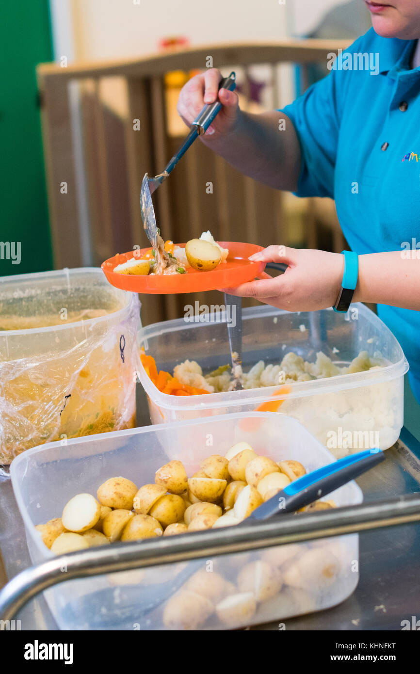 Pre school worker uk hi-res stock photography and images - Alamy