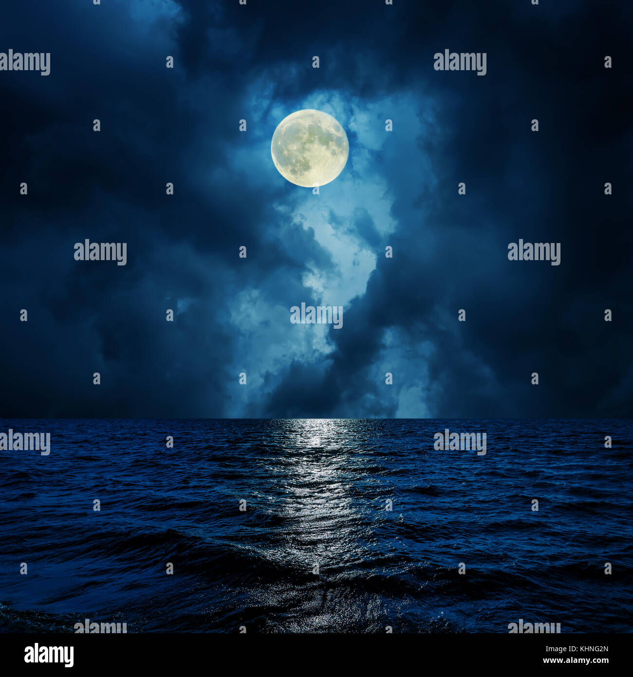 Super moon over water hi-res stock photography and images - Alamy