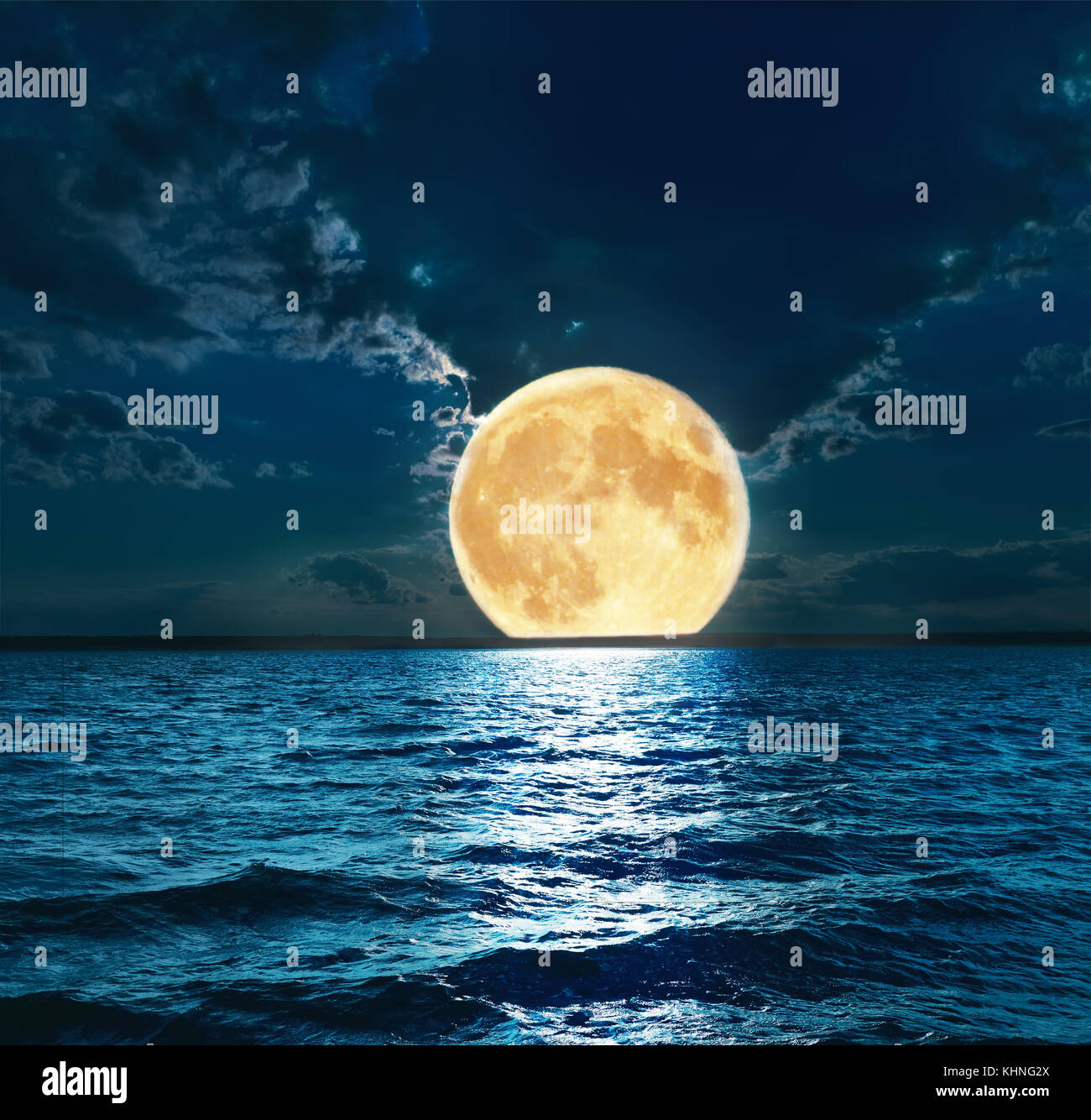 Lunar glow over water hi-res stock photography and images - Alamy