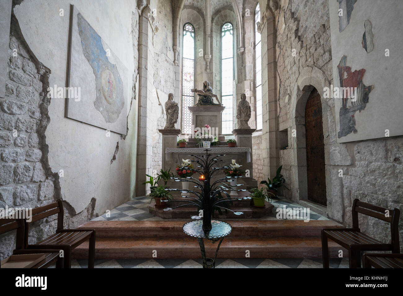 Apse south, statue of the painted petticoat of the fourteenth century ...
