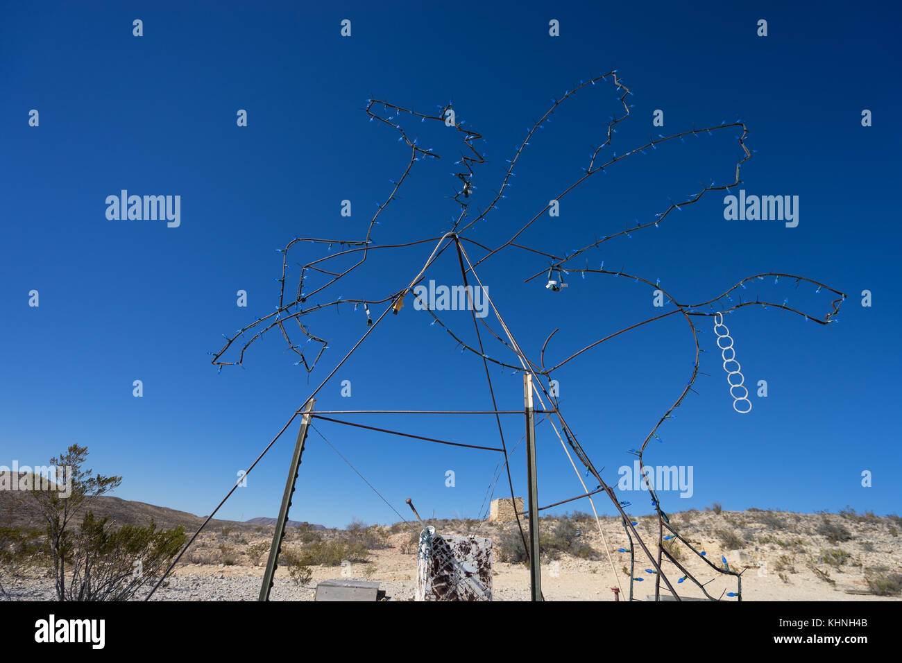 pegasus built of steel wire in the desrt in texas Stock Photo - Alamy