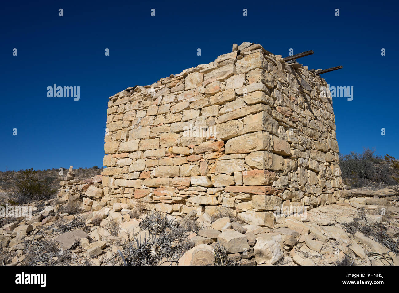 abandoned stone shack in Terlingua Texas Stock Photo - Alamy