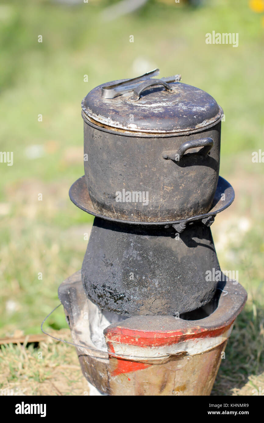 African cooking equipment hi-res stock photography and images - Alamy