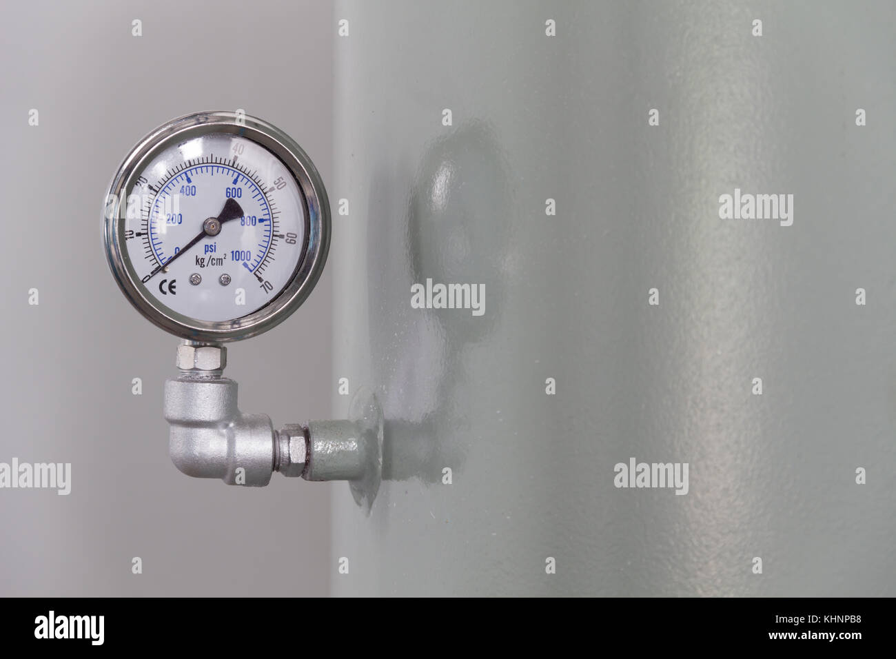 Metal water measuring cylinder hi-res stock photography and images - Alamy