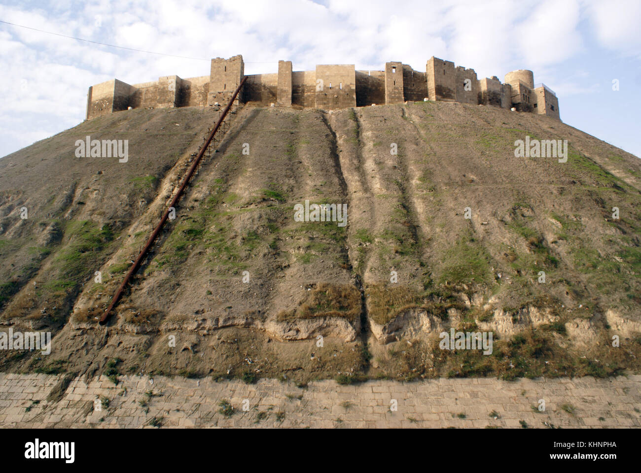 Citadel on the hill in Aleppo, Syria Stock Photo - Alamy
