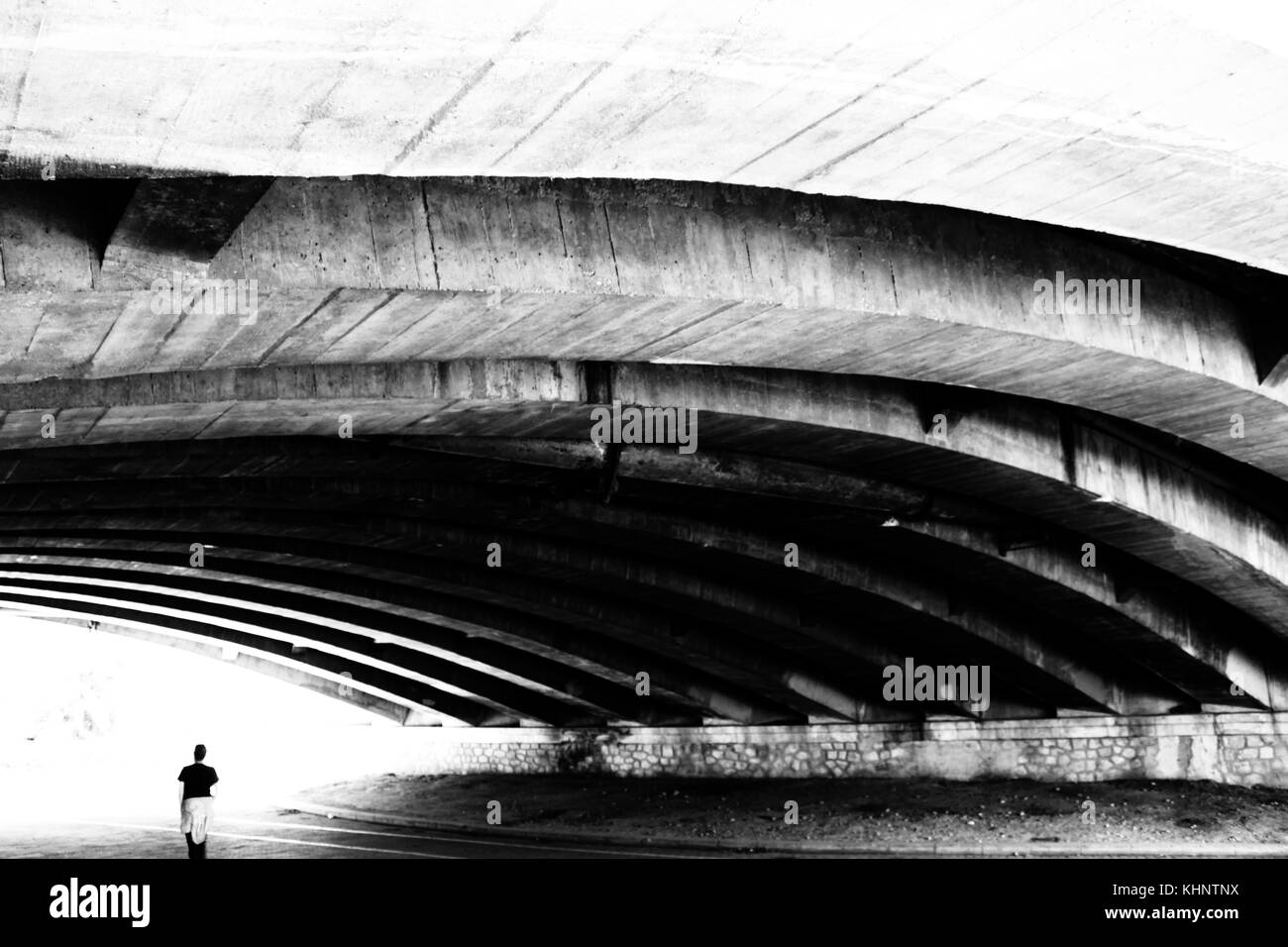 Concrete building under blue Black and White Stock Photos & Images - Alamy