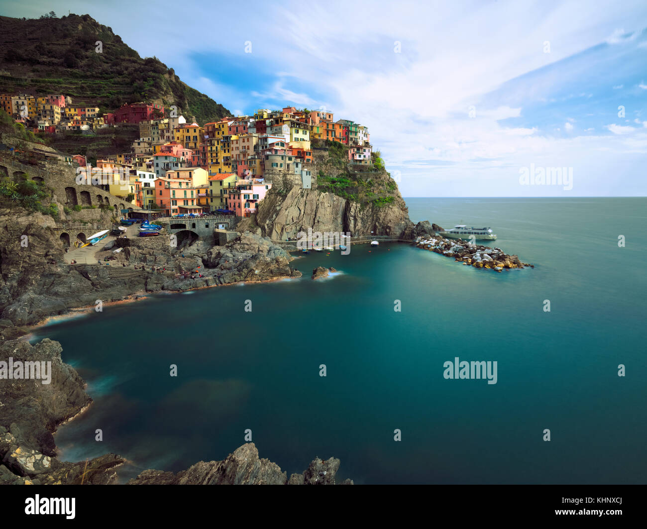 Mediterranean Sea, Cinque Terre, cliffs, mountains, Tuscan coast ...