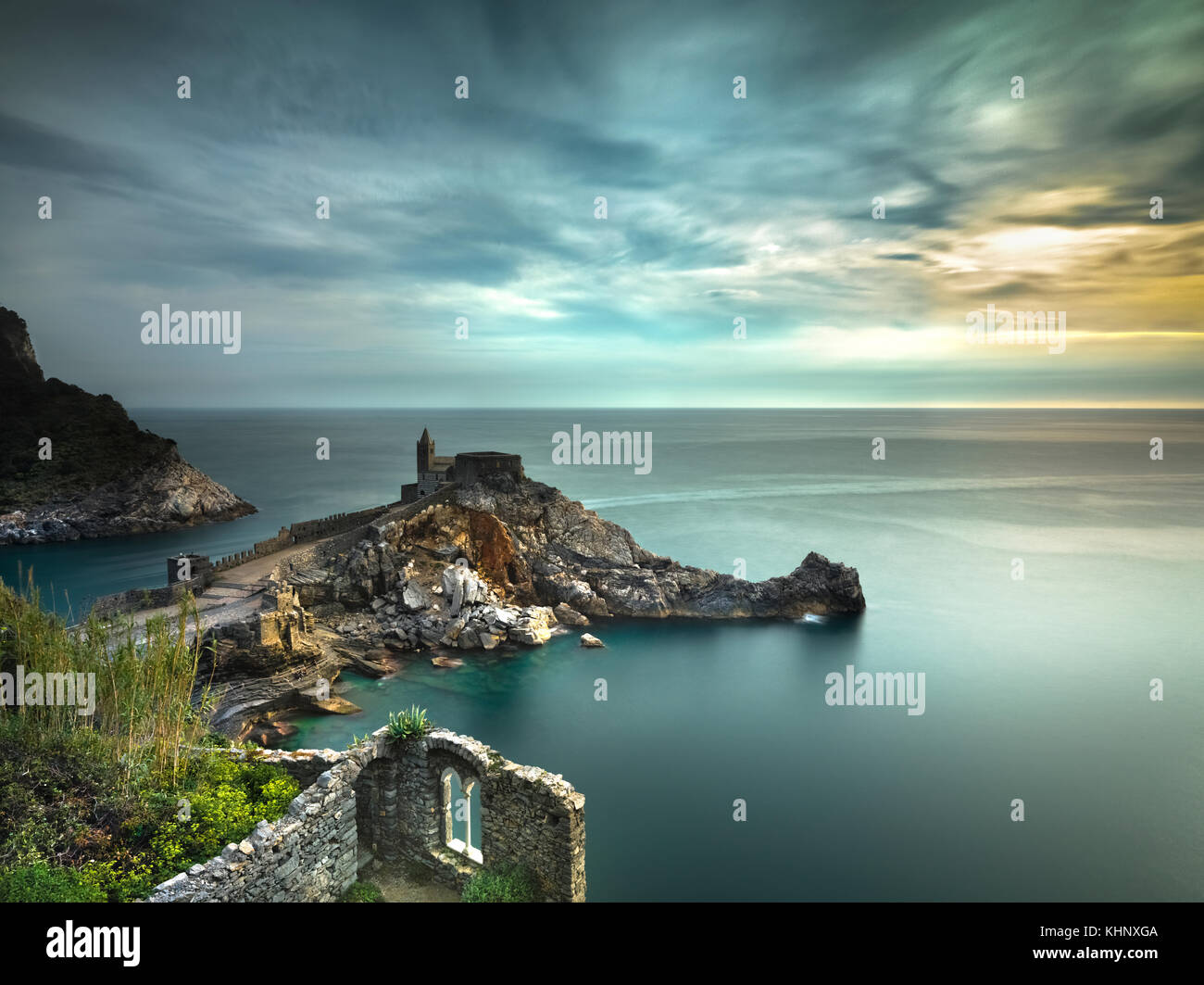 Mediterranean Sea, Cinque Terre, cliffs, mountains, Tuscan coast ...