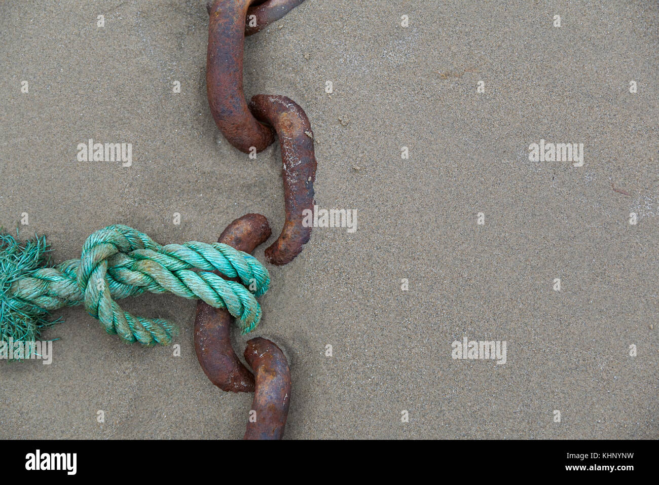 Old rope and chain hi-res stock photography and images - Alamy