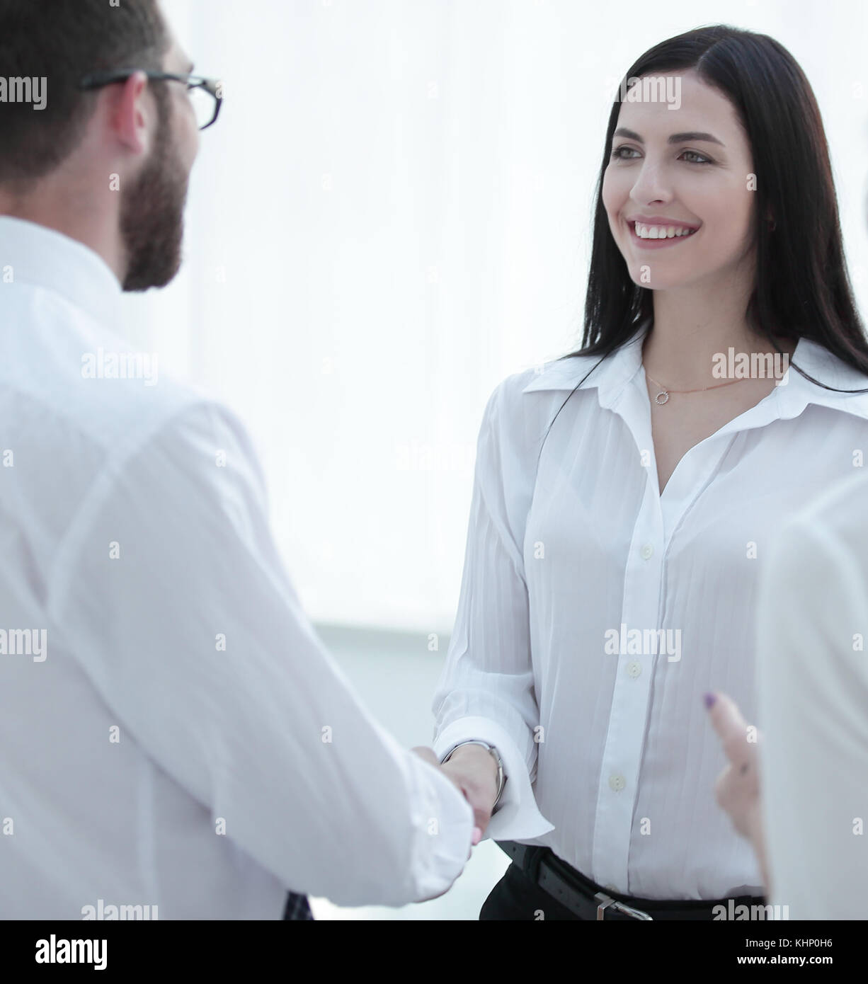 close-up of handshake manager and customer Stock Photo - Alamy