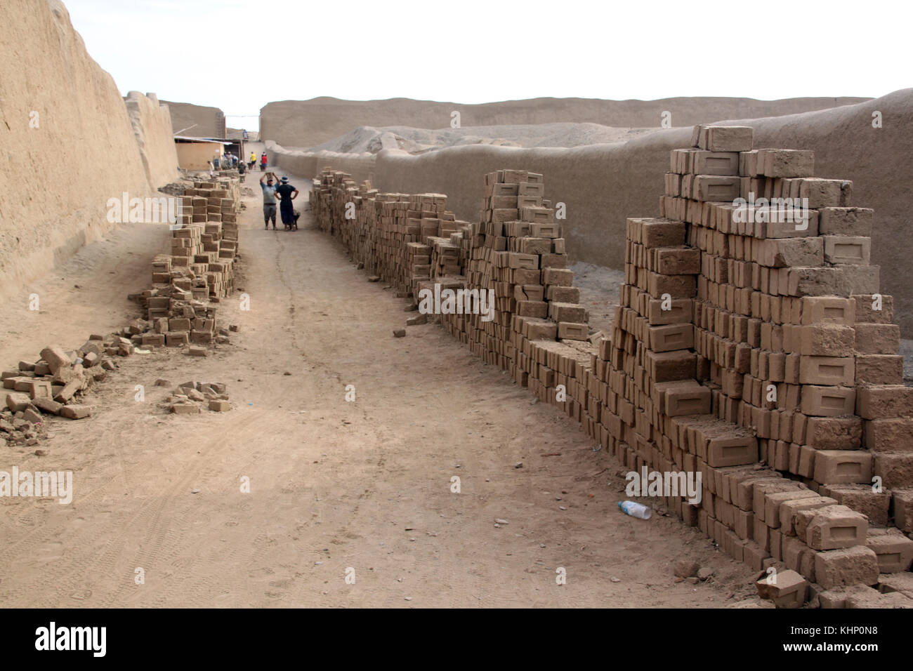 Wall and bricks on ruins of Chan Chan in north Peru Stock Photo - Alamy