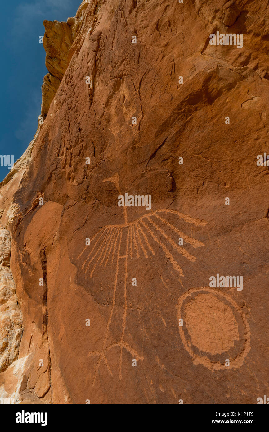Thunderbird petroglyph made by Ancestral Puebloans, Comb Ridge, Cedar ...