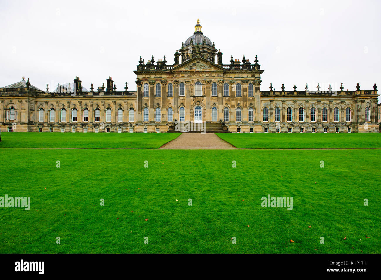 Castle howard gardens autumn hi-res stock photography and images - Alamy