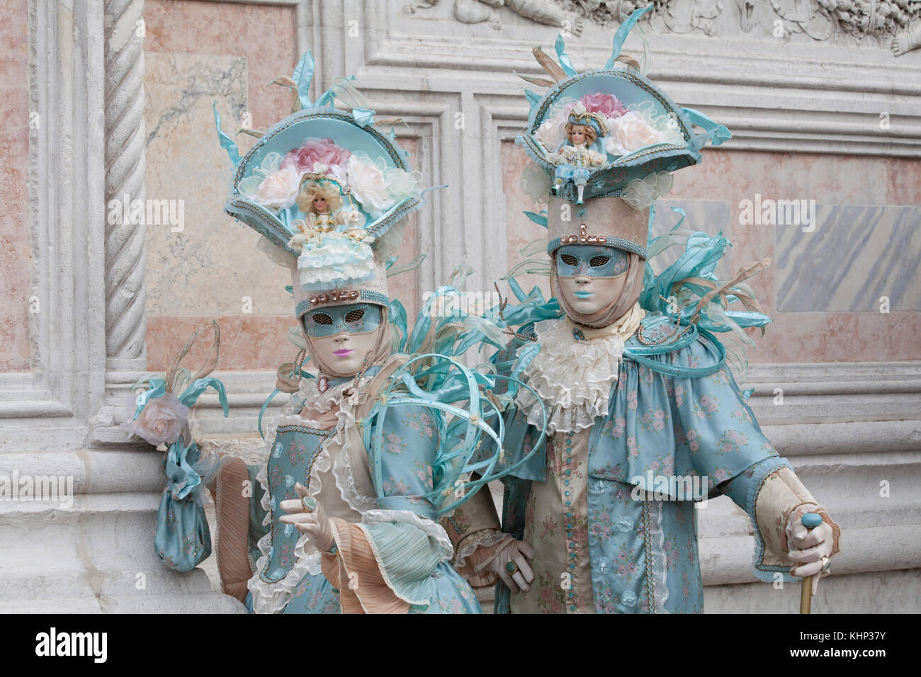 Carnival costumes hi-res stock photography and images - Alamy
