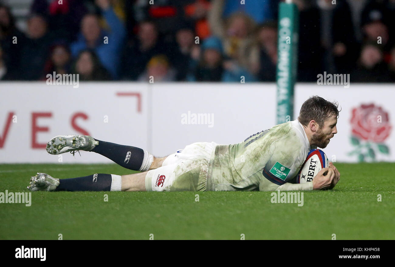 England's Elliot Daly scores his team's opening try during the Autumn ...