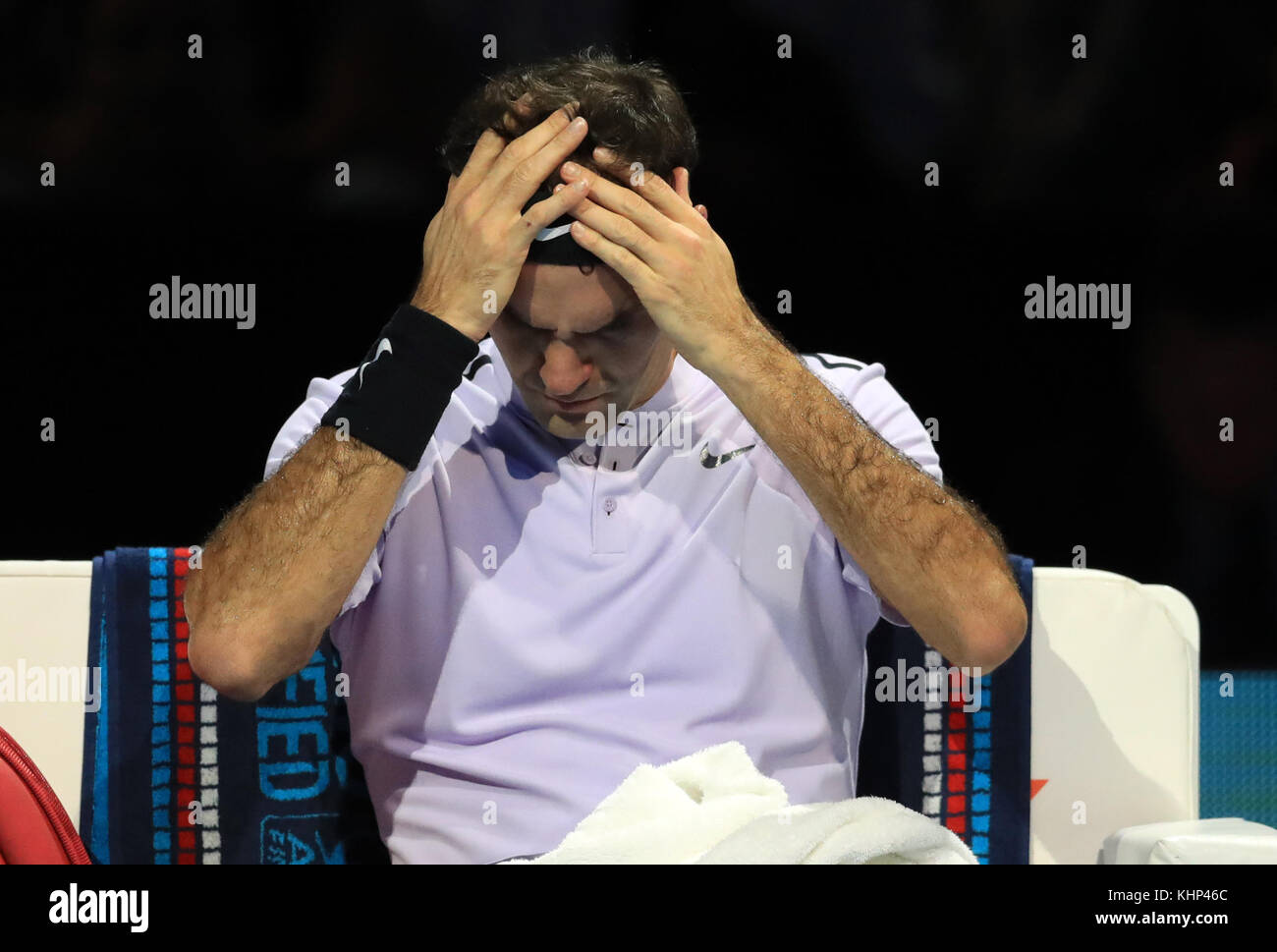 Roger Federer reacts after losing the second set during day seven of ...