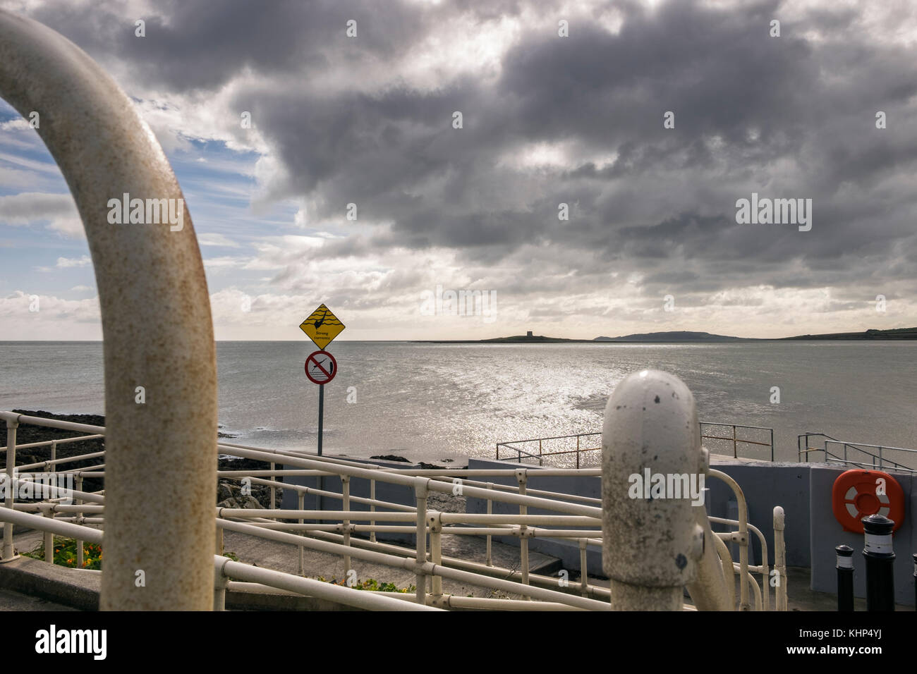 Beach railings hi-res stock photography and images - Alamy