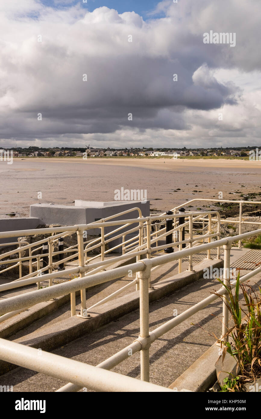 Beach railings ramp hi-res stock photography and images - Alamy