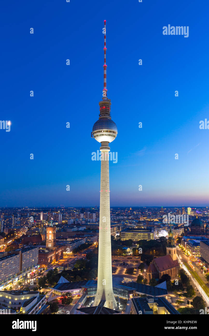 Tv tower in the night hi-res stock photography and images - Alamy