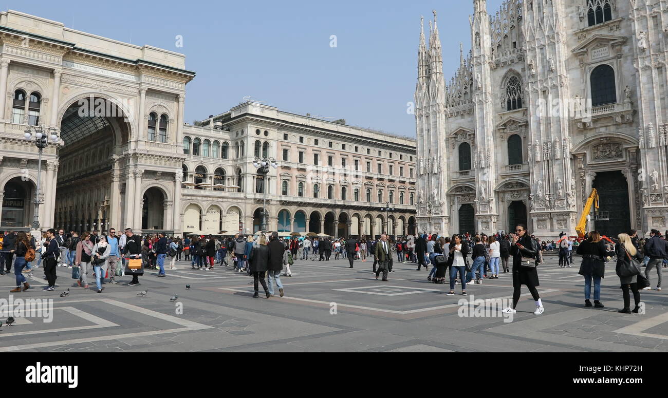 Milan flying pigeons Stock Photo - Alamy