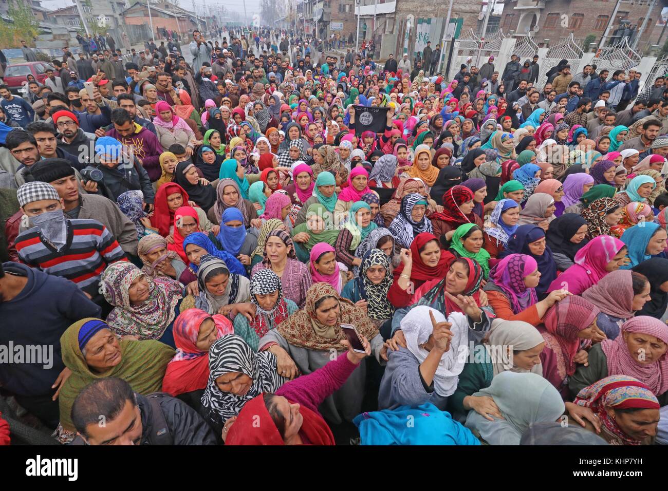 Kashmir, India. 18th Nov, 2017. Amid restrictions in Srinagar areas ...
