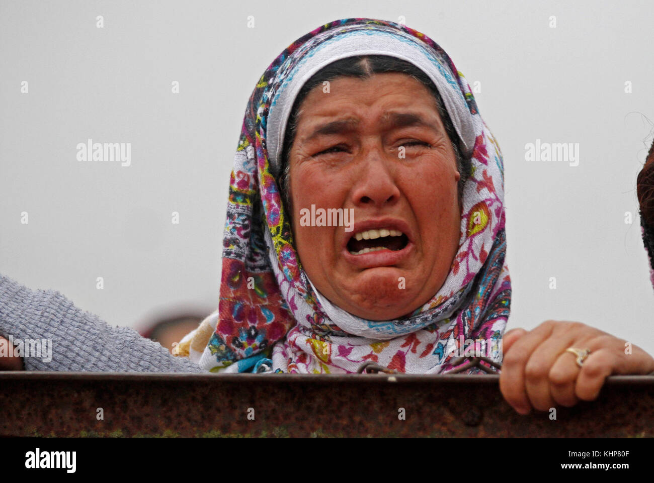Kashmir, India. 17th Nov, 2017. A woman crying during the funeral ...