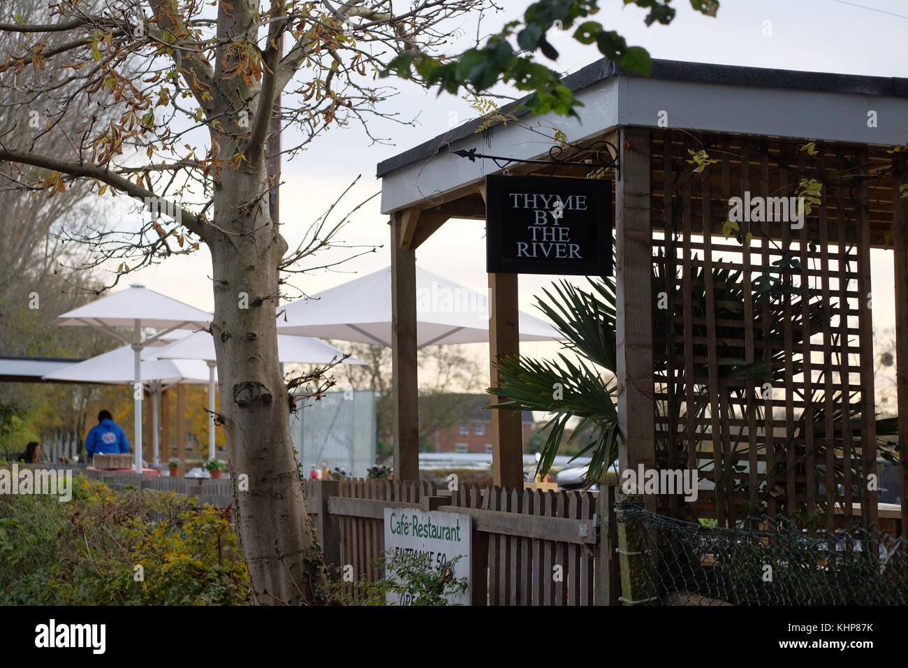 Trellis cafe hi-res stock photography and images - Alamy