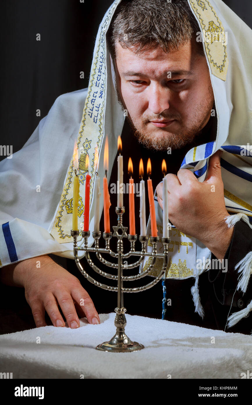 Lighting Menoral Candles on Jewish candle lights Jewish candle lights ...