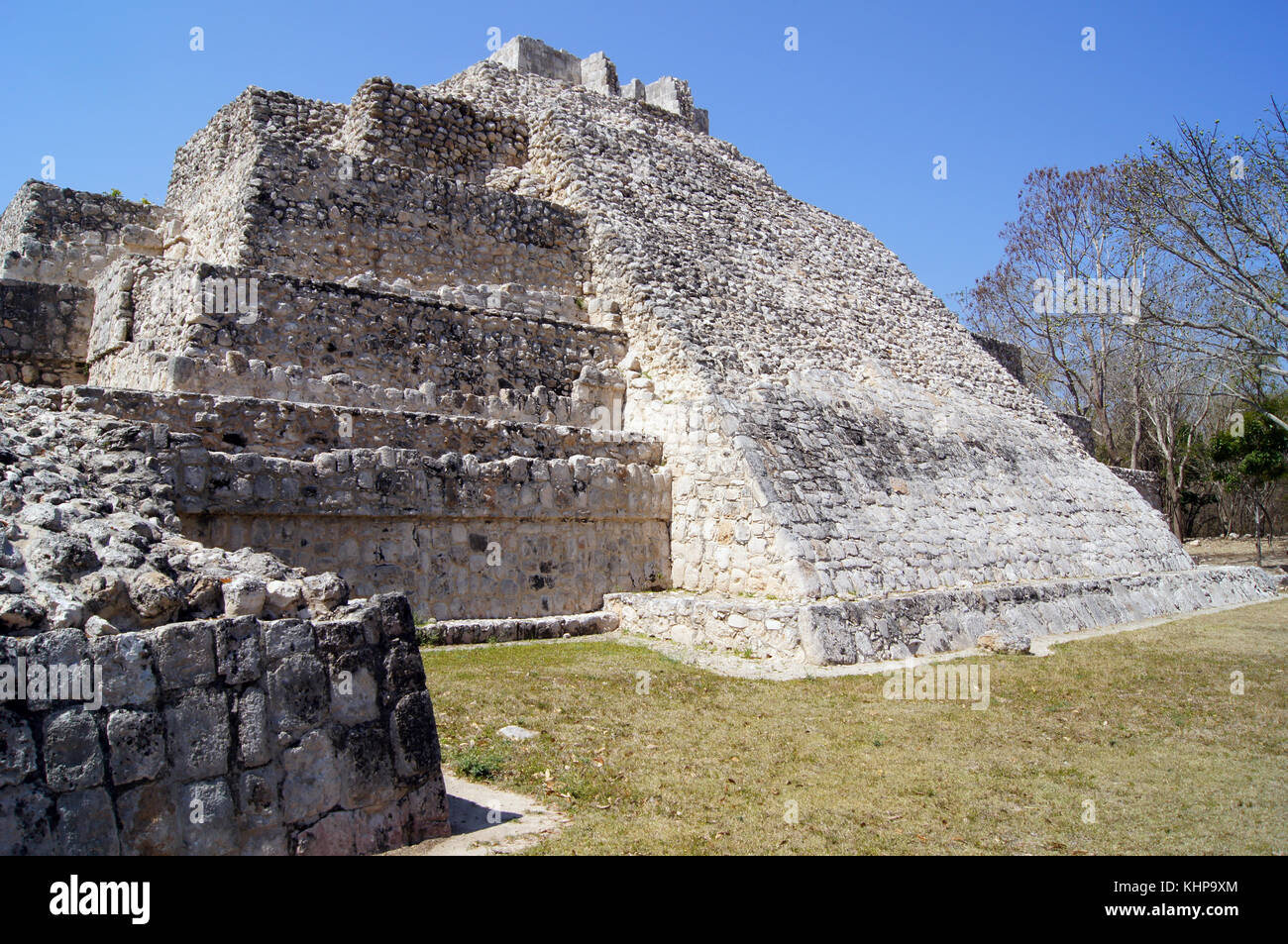 Piramid structure hi-res stock photography and images - Alamy