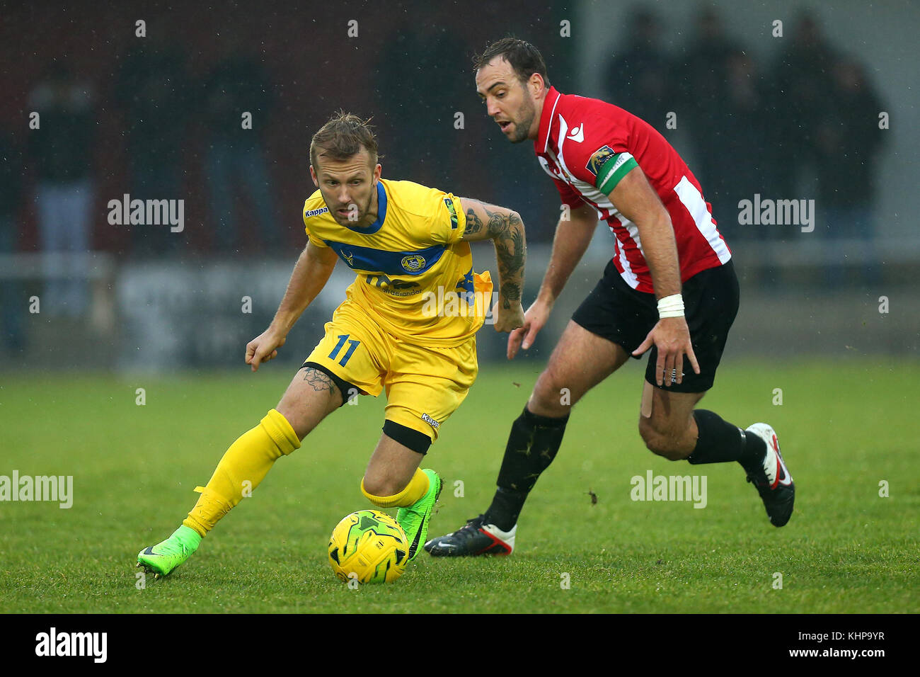 Brett OÕConnor of Hertford and Elliot Styles of Hornchurch during AFC ...
