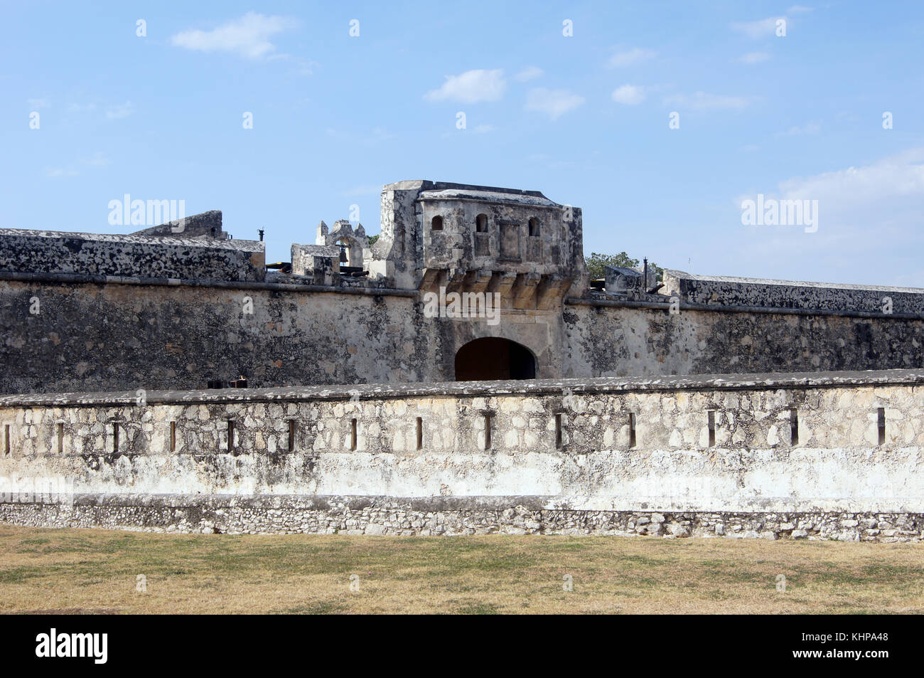 Gate and wall of fort in Campeche, Mexico Stock Photo - Alamy