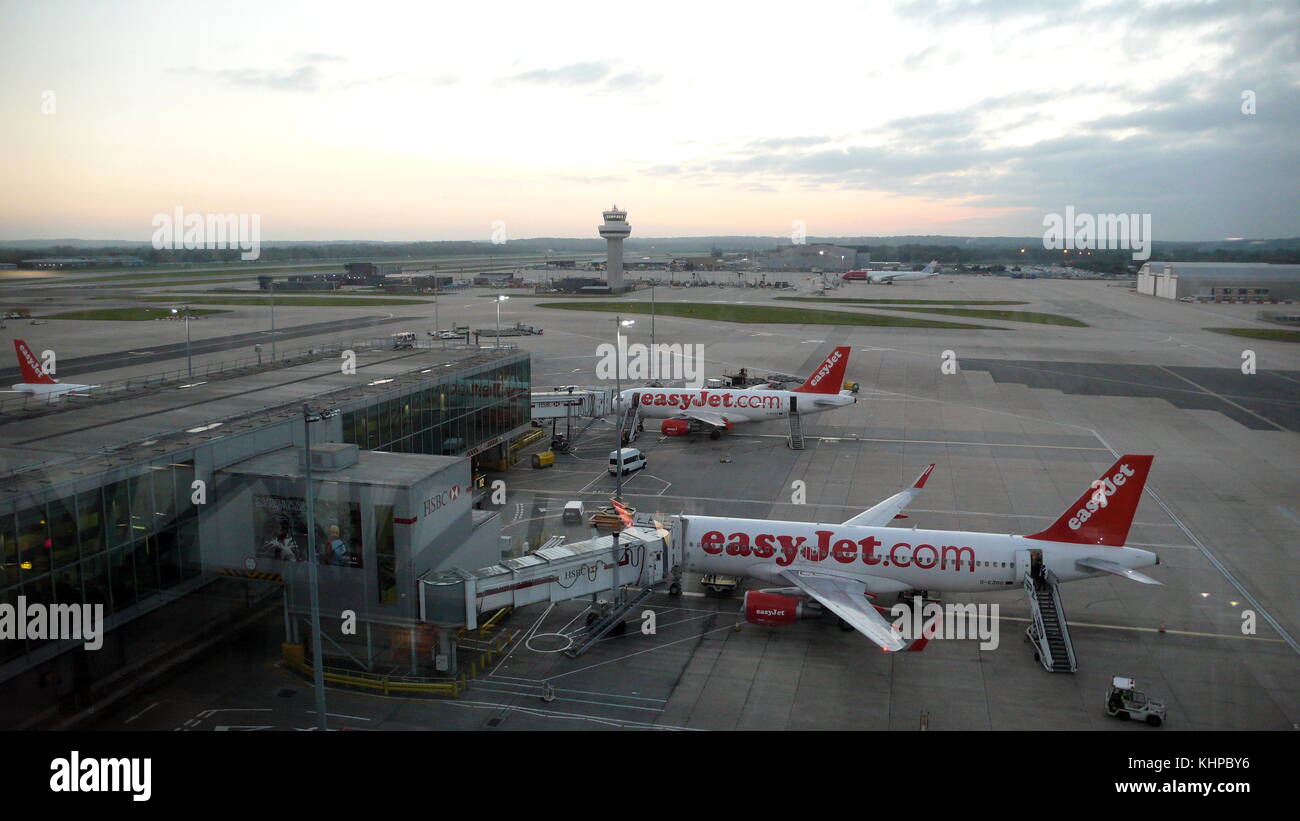 AJAXNETPHOTO. 2017.GATWICK, ENGLAND. - AIRPORT - EASY JET PASSENGER ...