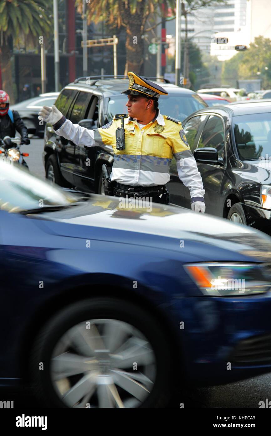 Mexican police officer in uniform hi-res stock photography and images ...