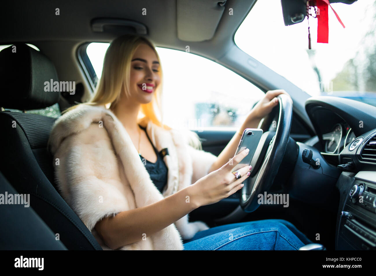 Woman In Car Texting On Mobile Phone Whilst Driving Stock Photo - Alamy