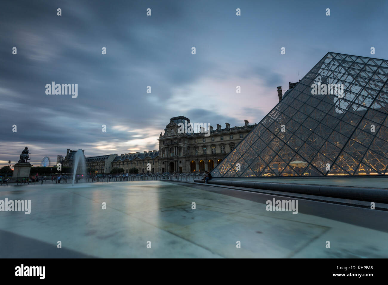 views of the louvre museum in paris Stock Photo - Alamy