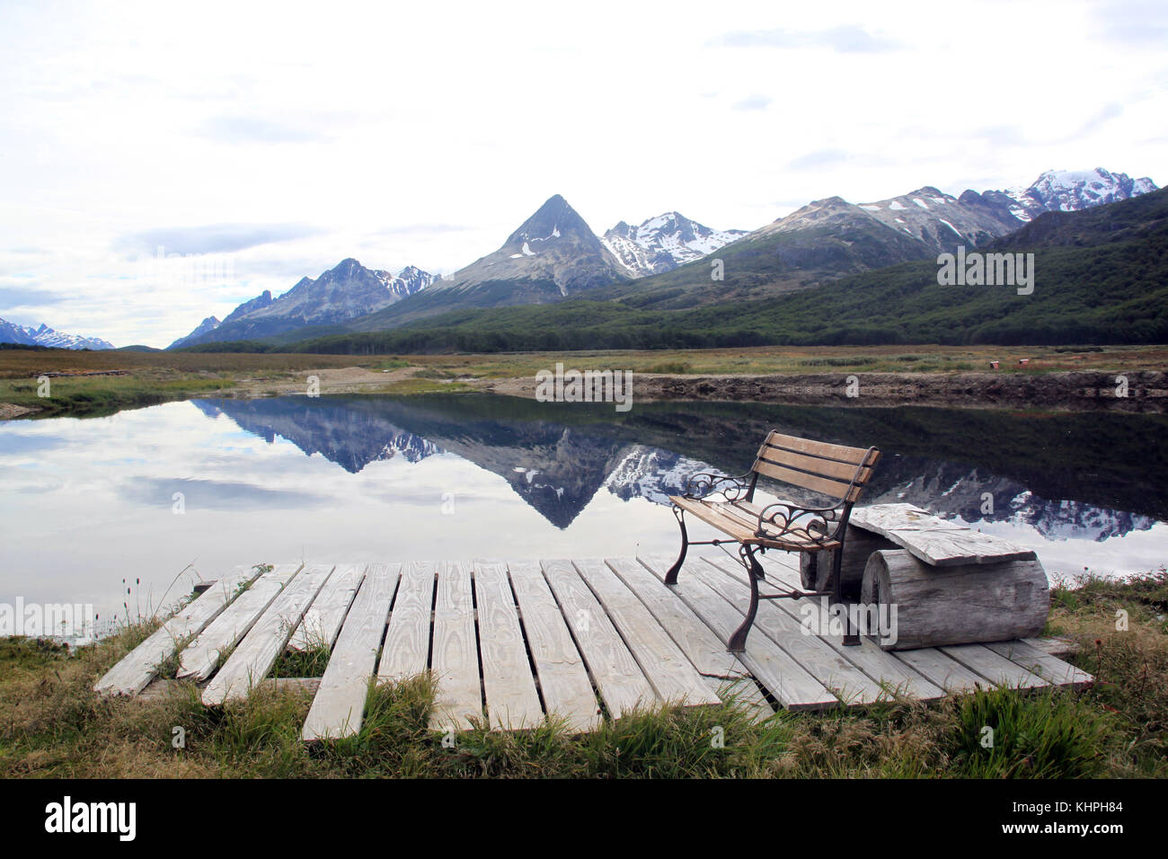 Cloud bank over mountains hi-res stock photography and images - Alamy