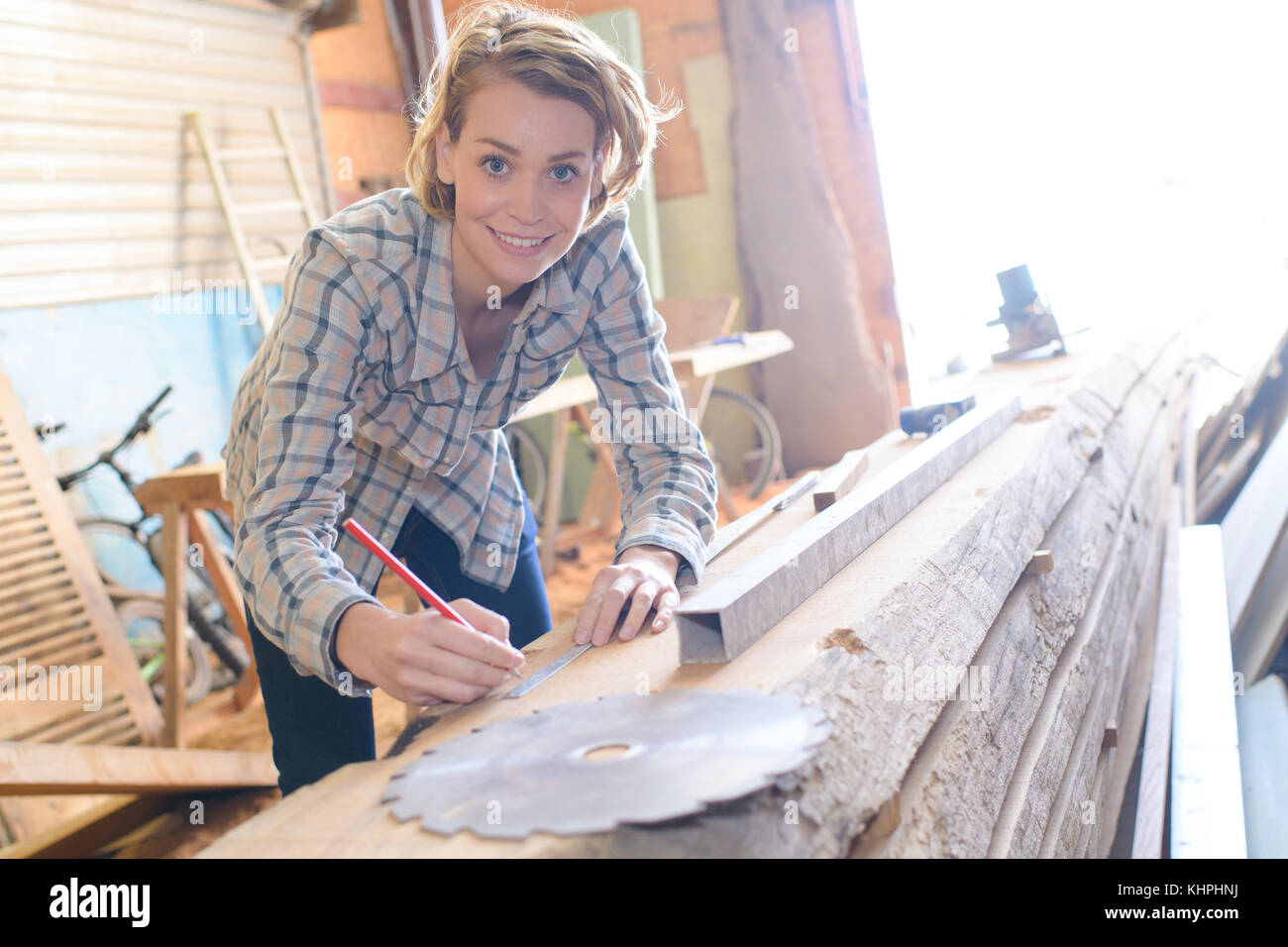 female carpenter using electric sander for wood Stock Photo - Alamy