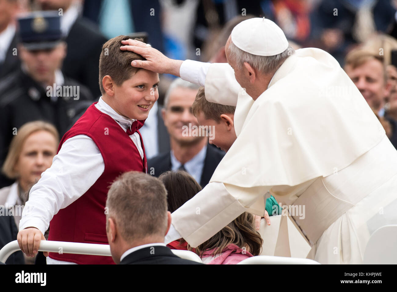 Pope Francis leads the weekly general audience in St. Peter's Square at ...
