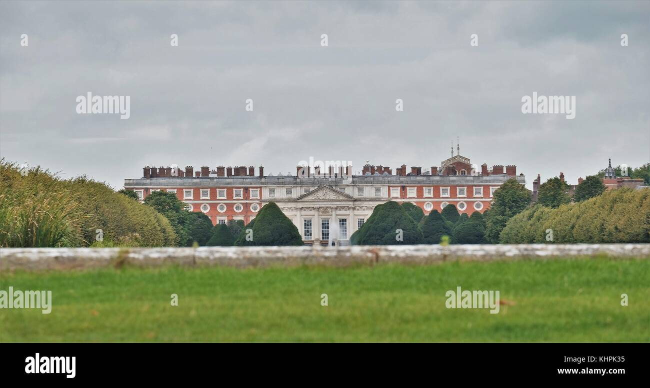 house with tree avenue Stock Photo - Alamy