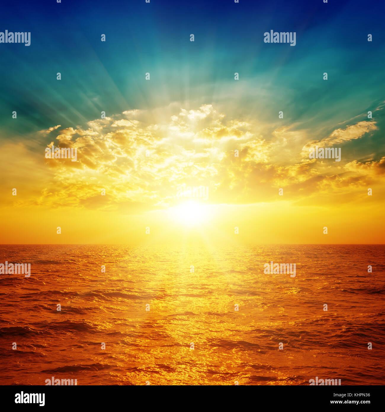 Dramatic sky over sea hi-res stock photography and images - Alamy