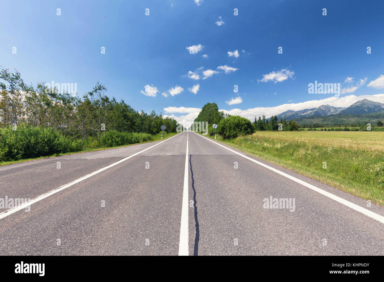 View of the horizon road Stock Photo - Alamy