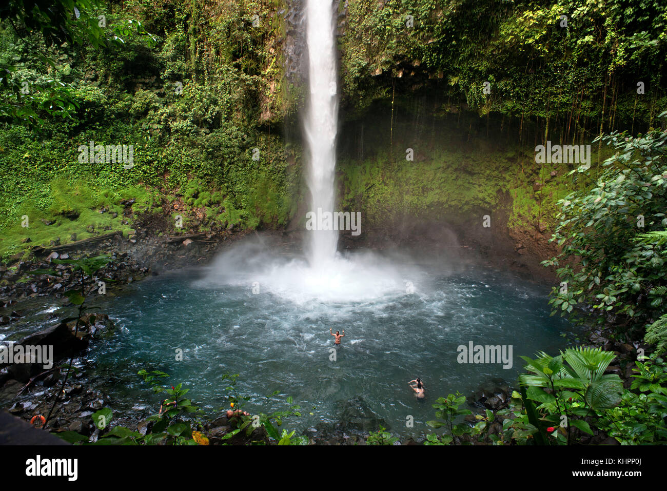 Waterfall at Rio de La Fortuna, Costa Rica. Rainforest, La Fortuna ...