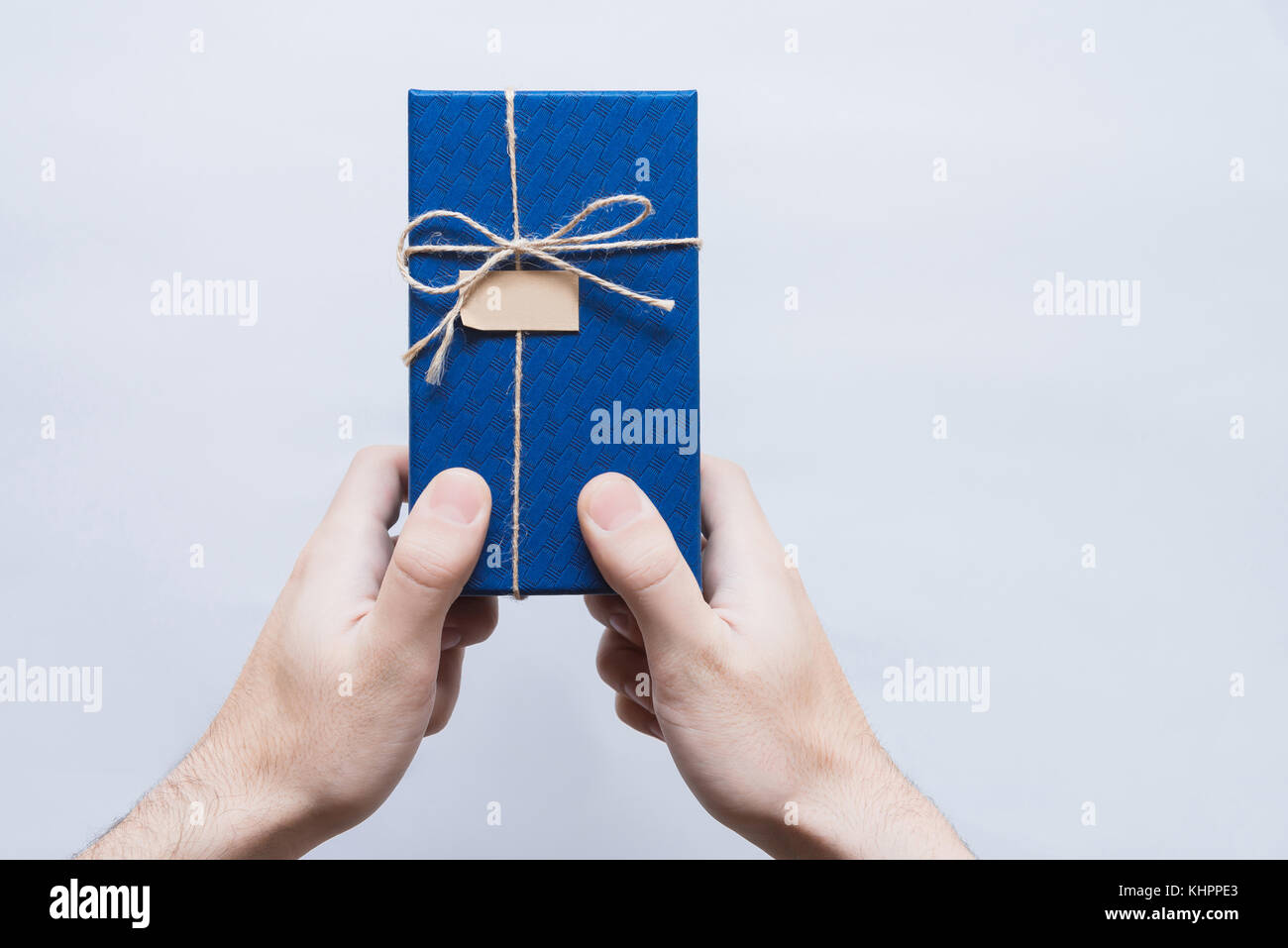 Male hands wrapping gift hi-res stock photography and images - Alamy
