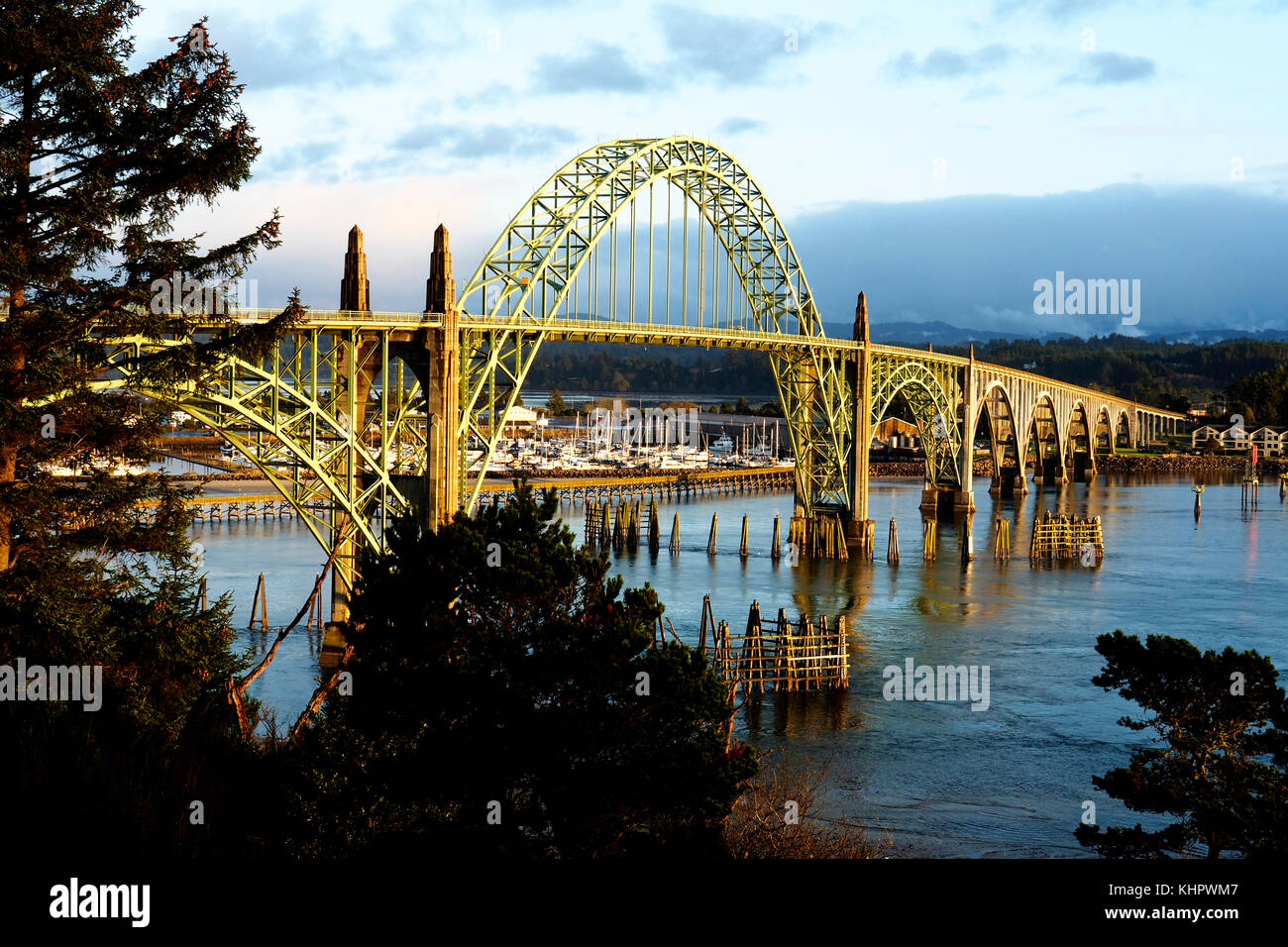 Yaquina bridge newport oregon hi-res stock photography and images - Alamy