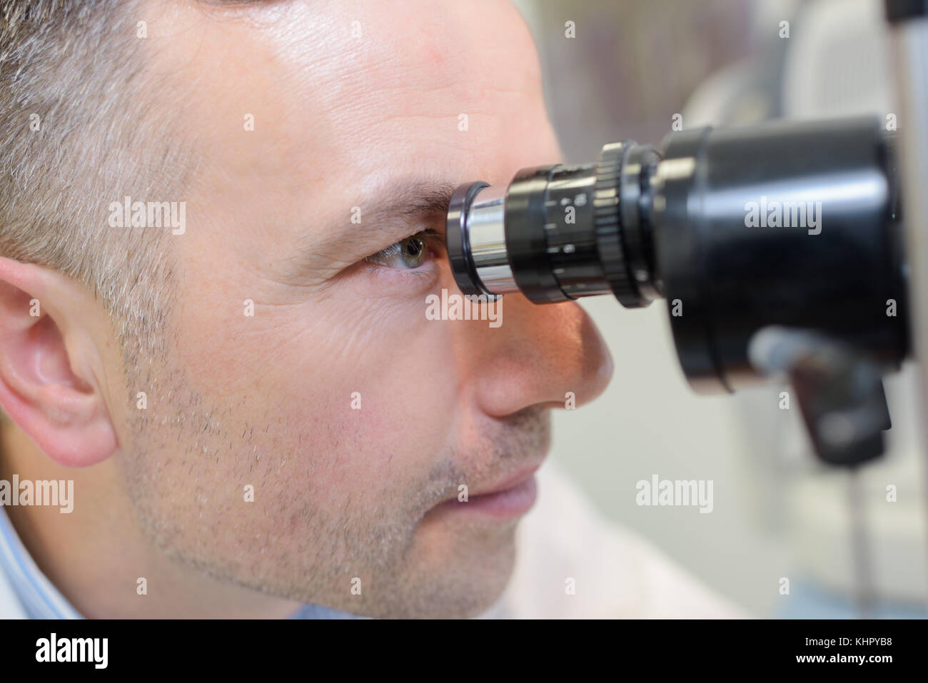 optometrist performing visual field test Stock Photo - Alamy