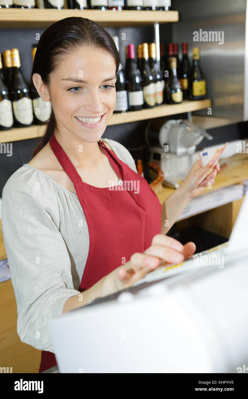 Who Is A Cashier In A Restaurant at Natasha Barr blog